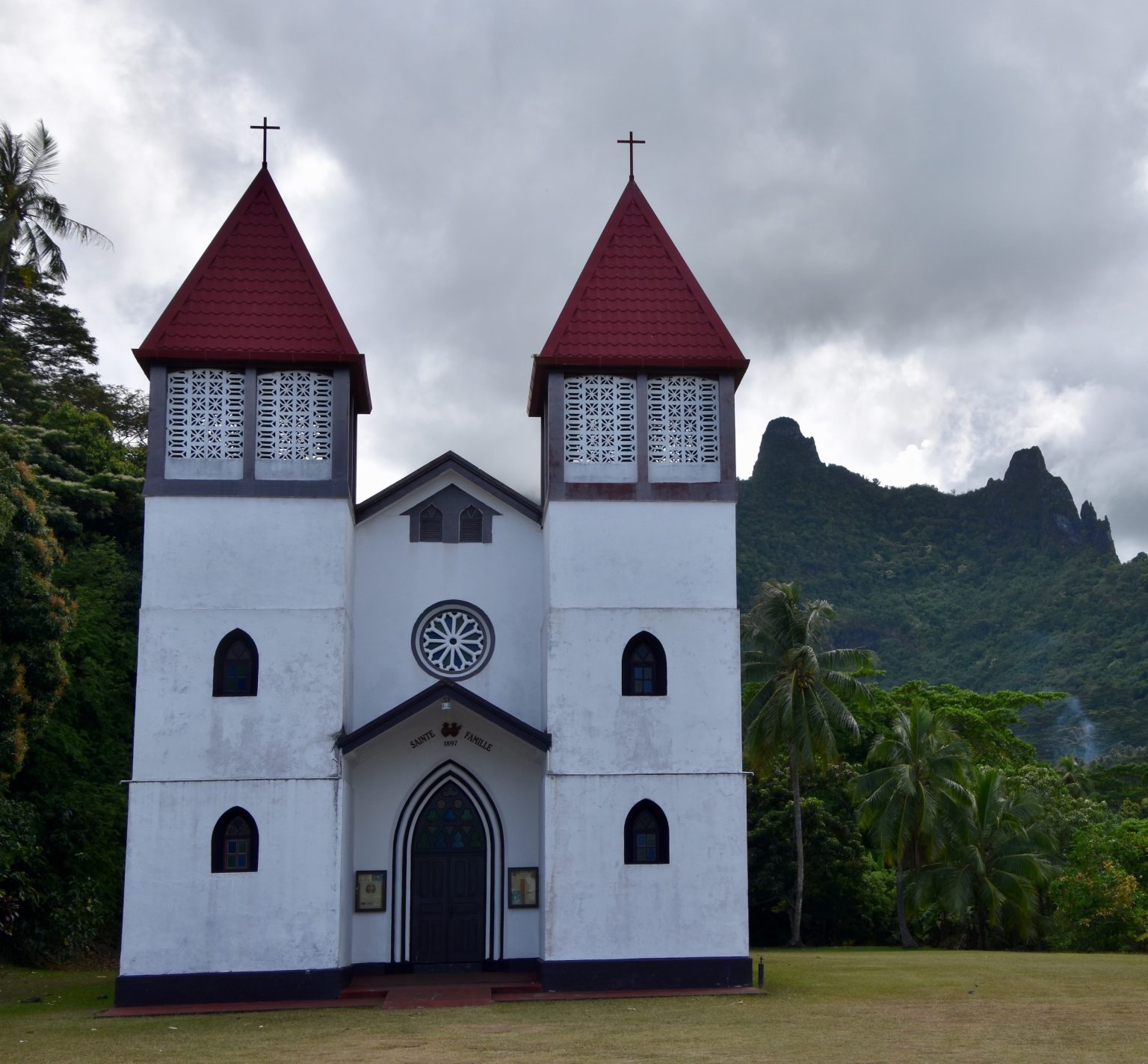 Moorea - Circling a Beautiful Island - The Maritime Explorer