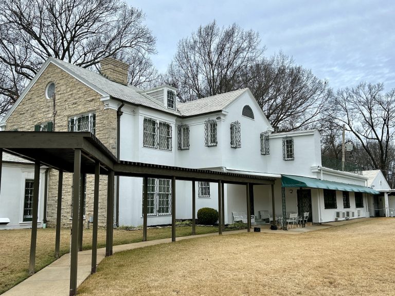 Graceland - Touring Elvis' Memphis Home - The Maritime Explorer