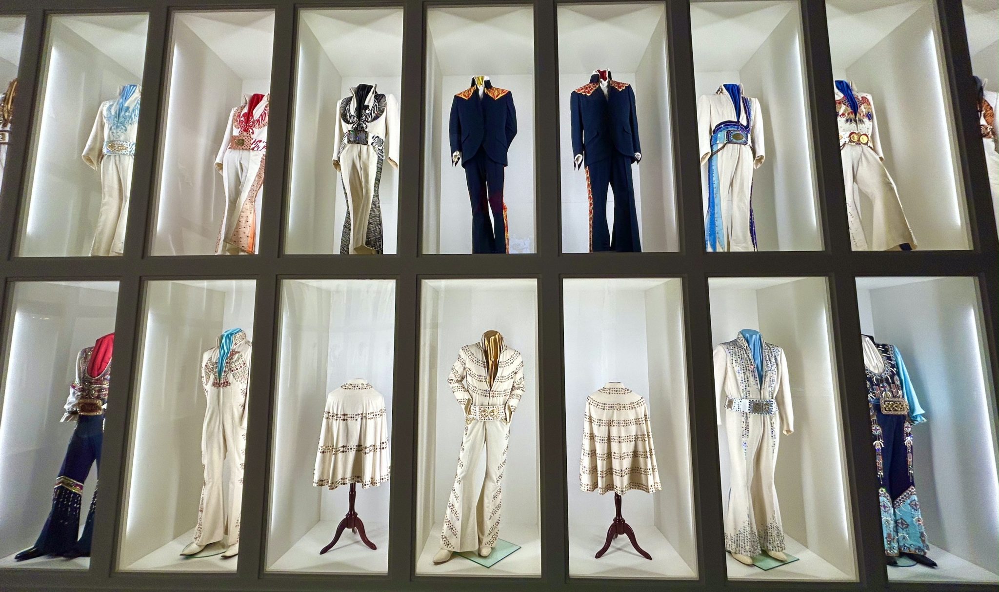 Graceland - Touring Elvis' Memphis Home - The Maritime Explorer